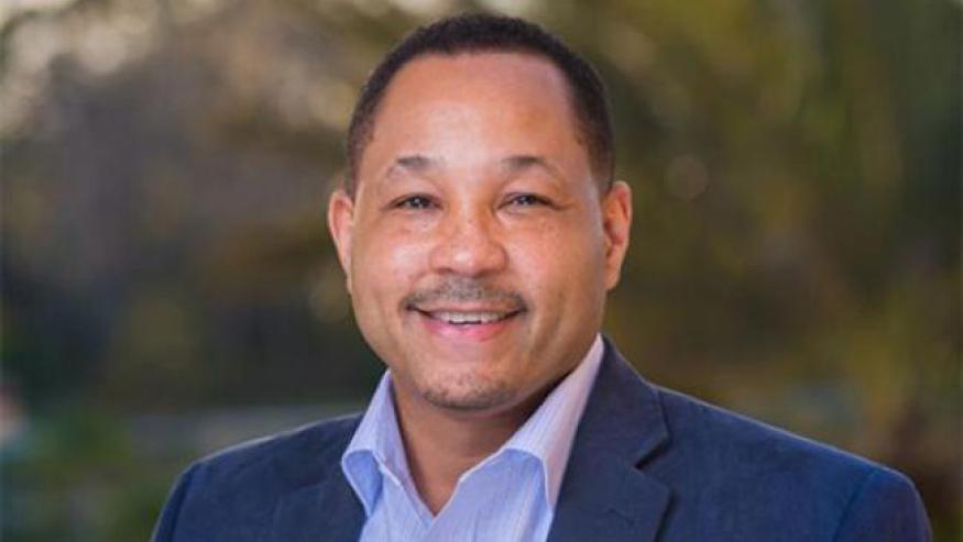 Darrell Owens ’90: A leader in paying it forward | Augustana College