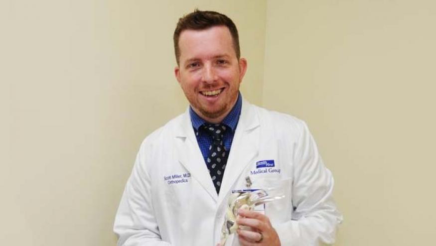 Surgeon finds fixing knees, hips rewarding | Augustana College